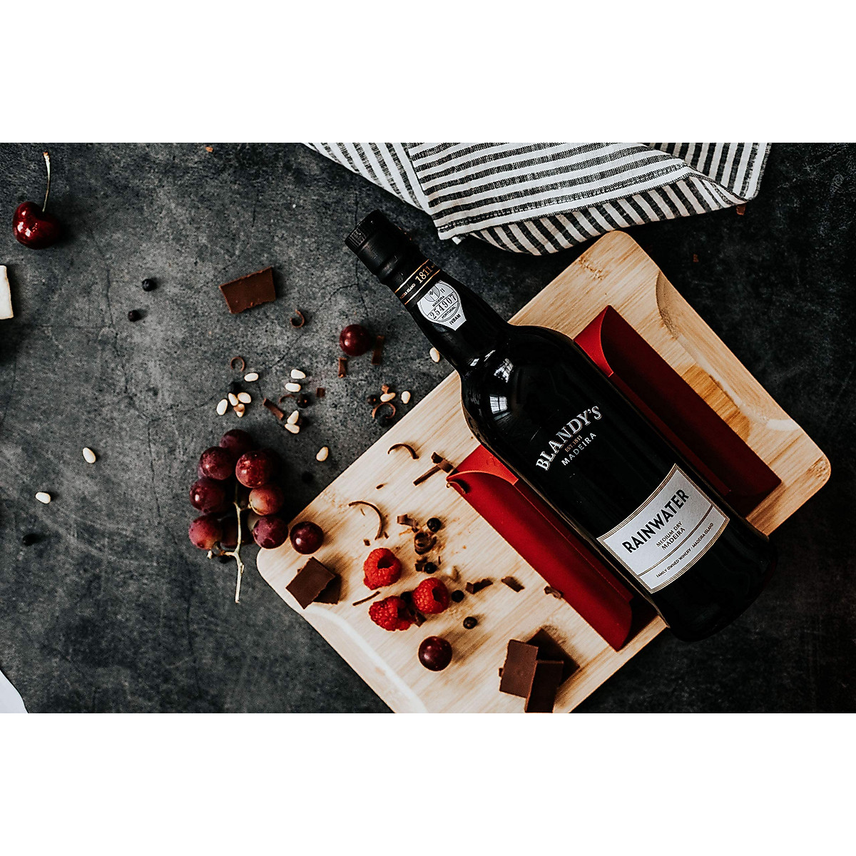 Winebars | The Compact Metal Wine Rack That's The Perfect Wine Gift for Wine Lovers (Romantic Red)