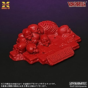 Star Ace Toys X-Plus Vampirella (Jose Gonzalez Edition) Phosphorescent 1/8 Scale Unpainted Plastic Model Kit