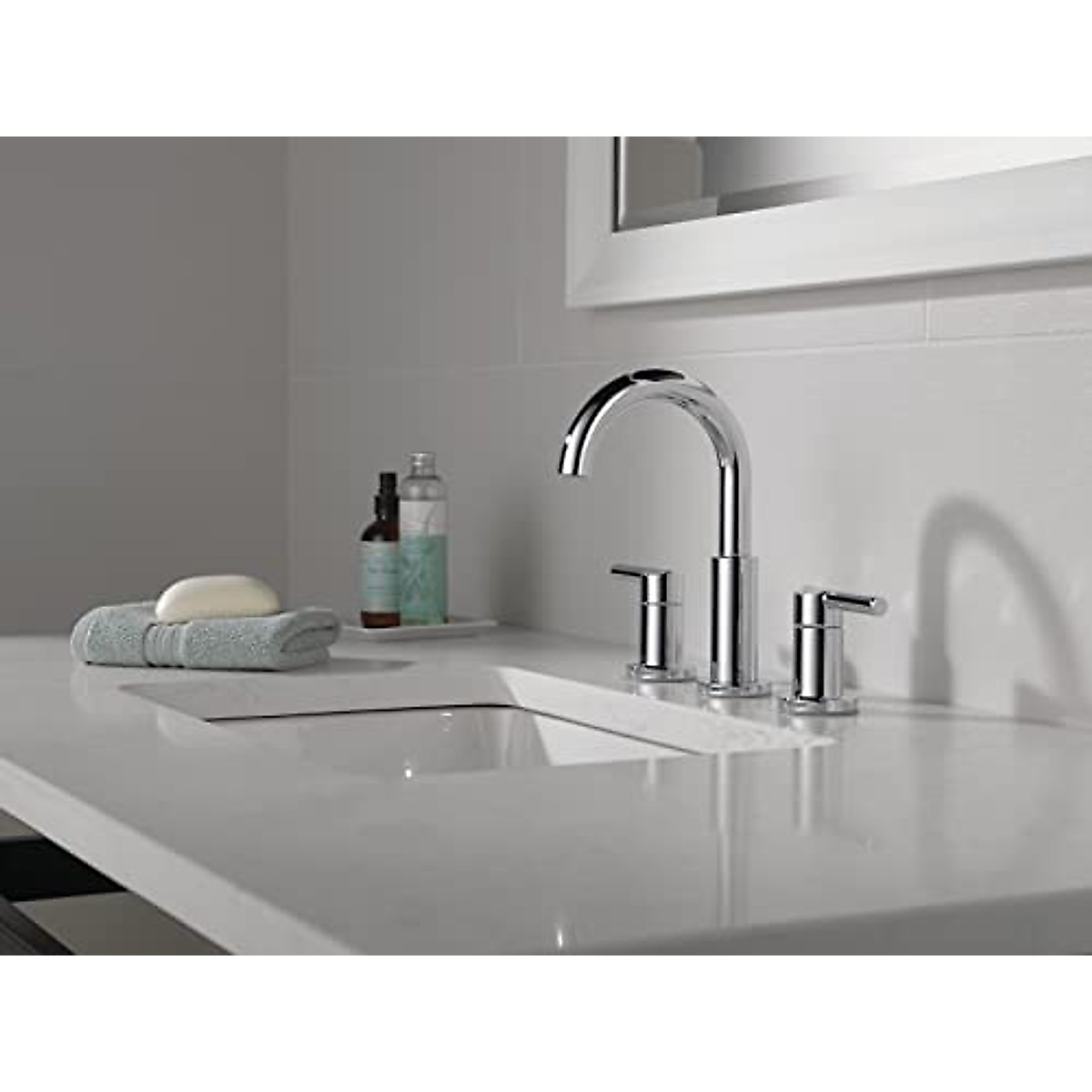 Delta Faucet Nicoli Widespread Bathroom Faucet, Chrome Bathroom Sink Faucet, Bathroom Faucet 3 Hole, Drain Assembly, Chrome 35749LF