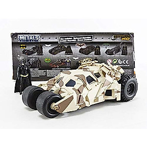 Jada Toys 1: 24 Scale The Dark Knight Batmobile Die-cast Vehicle with Batman Figure, Multicolor