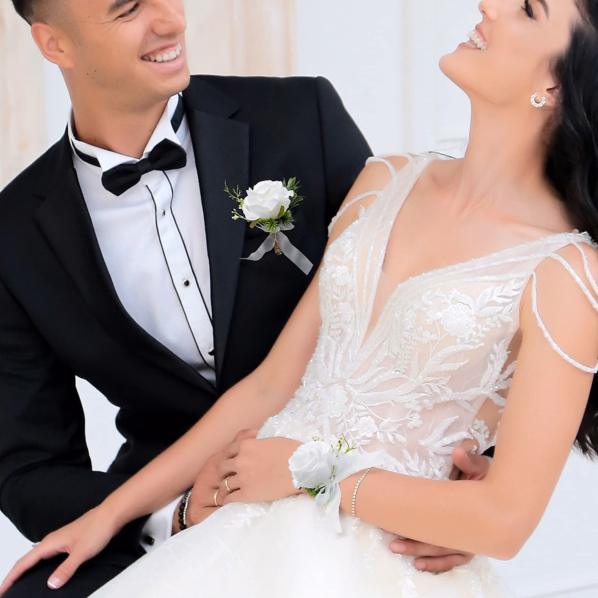 Senseya Wrist Corsage Wristlet Band Bracelet for Girls Women Bride Bridesmaid, Corsages Wristlet Artificial Silk Roseboutonniere Hand Flower Prom Decor (2 Boutonniere & 2 Wrist Corsage White)