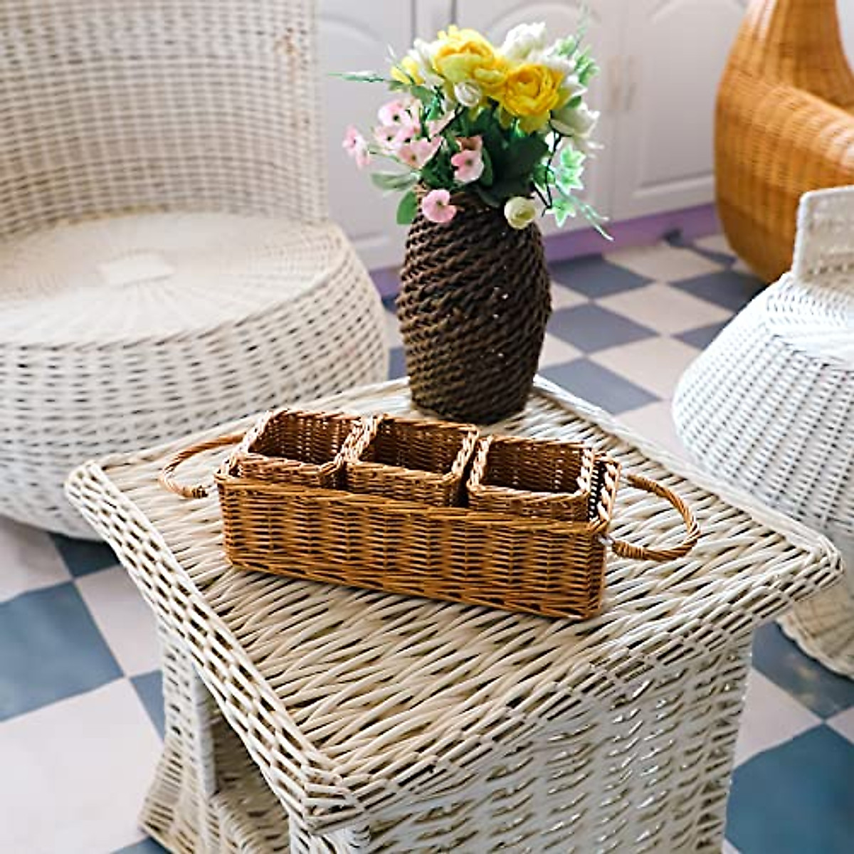 GYASVWU 3 Compartment Wicker Kitchen Flatware Storage Basket Utensil Holder with 3 Removable Storage Cups and Flexible Handles Handmde Baskets for Spoons, Knives, Forks (Wicker)