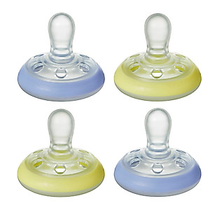 Tommee Tippee Breast-like night pacifier, 0-6 months with breast-like shape and glow in the dark technology, 4-Count, Blue/Yellow