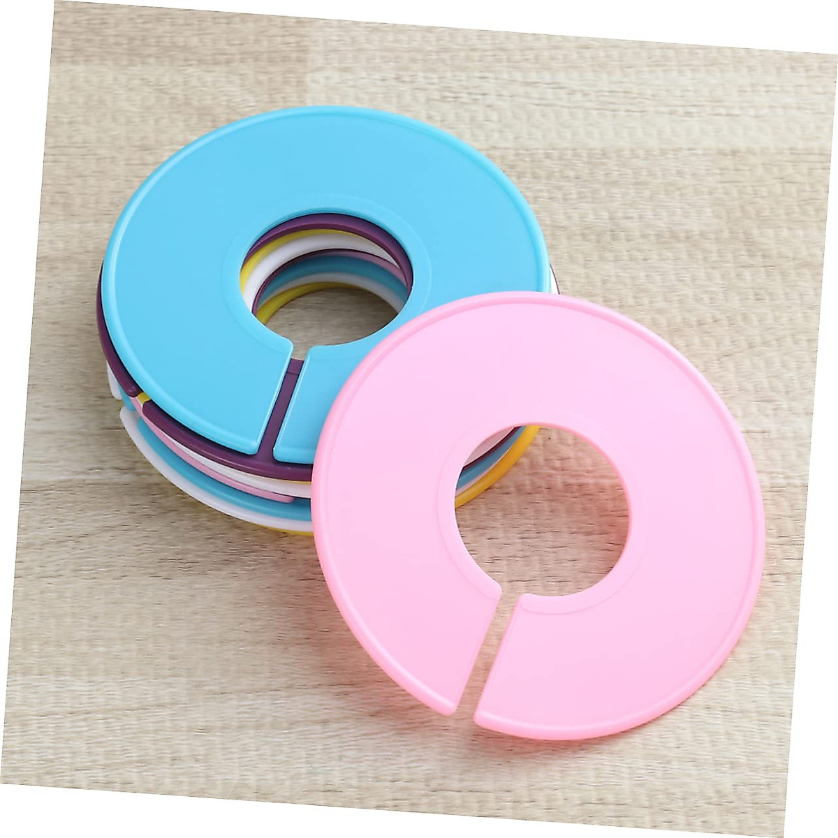 Cabilock 10pcs Round Clothing Hanger Size Buckles Plastic Separation Clips for DIY Crafting Clothing Organization
