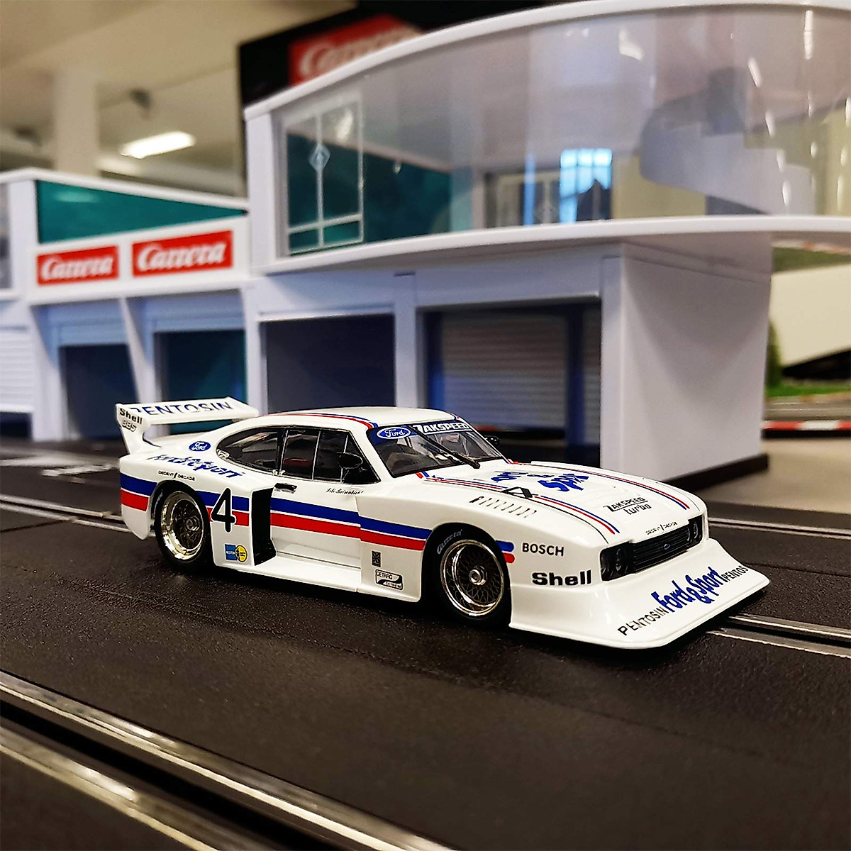Carrera 30926 Ford Capri Zakspeed Turbo Lili Reisenbichler No. 4 1:32 Scale Digital Slot Car Racing Vehicle for Carrera Digital Slot Car Race Tracks, White, Blue, Red