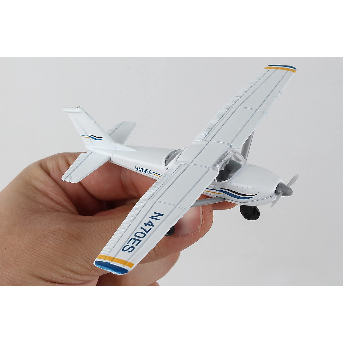 Daron Worldwide Trading Runway24 C172 No Runway Vehicle, Blue/White