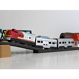 LEC USA 1950 Santa Fe Super Chief F7 EMD Battery Operated Train Set