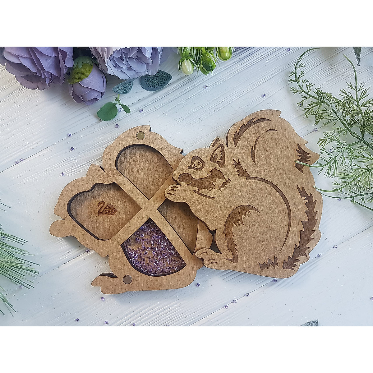 Wooden embroidery diamond painting accessories storage box Beads organizer with wooden lid Tray Divider Jewelry Box Needlework bead holder (Squirrel)
