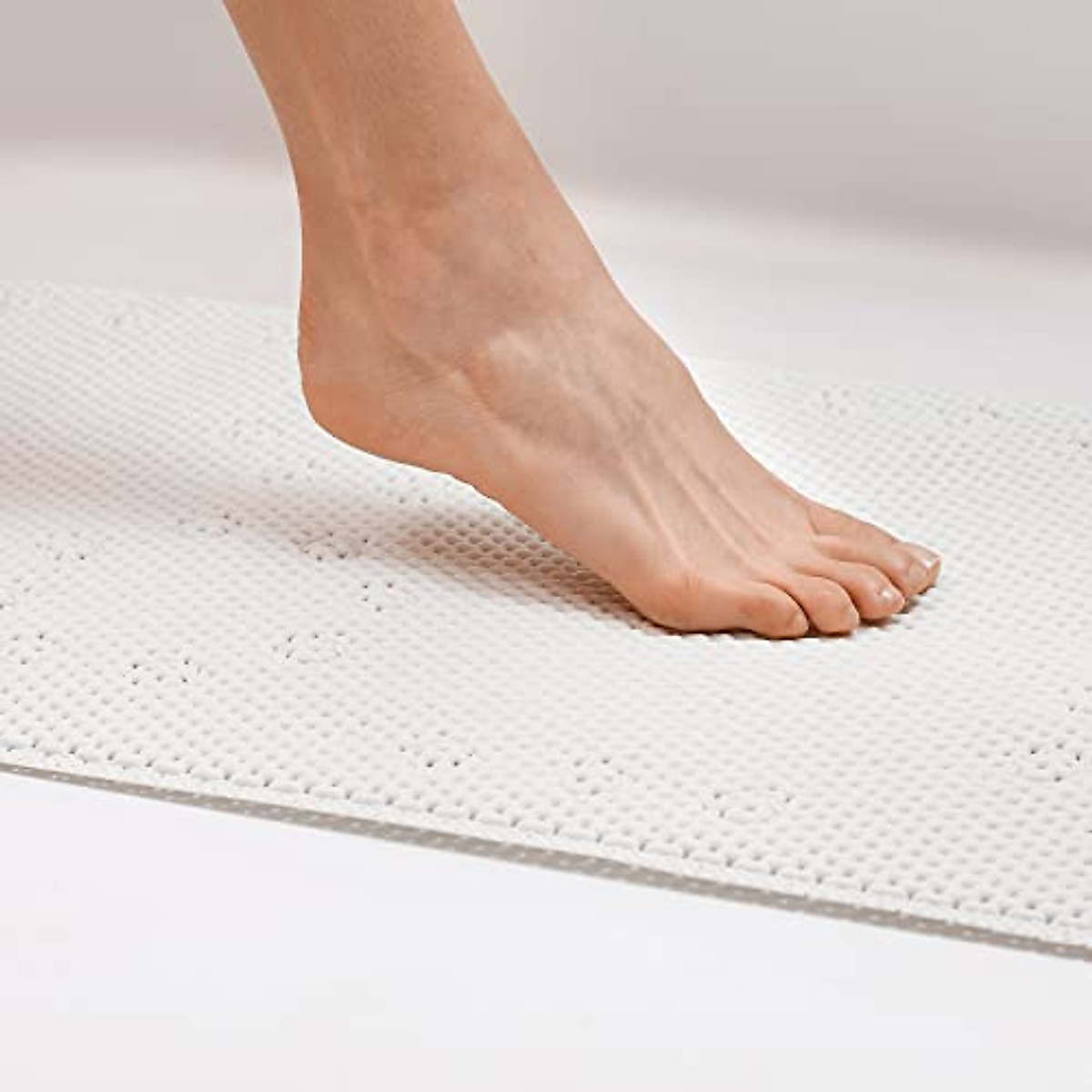 Duck Brand Softex Shower Mat, Machine Washable, 21 x 21 Inches, White, Skid Resistant (285154)