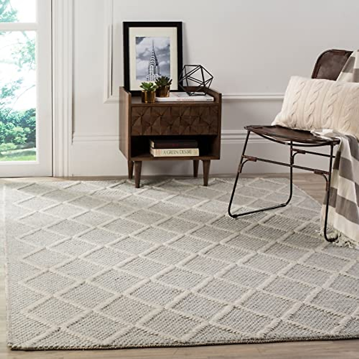SAFAVIEH Natura Collection 2' x 3' Silver / Ivory NAT310B Handmade Wool & Viscose Accent Rug