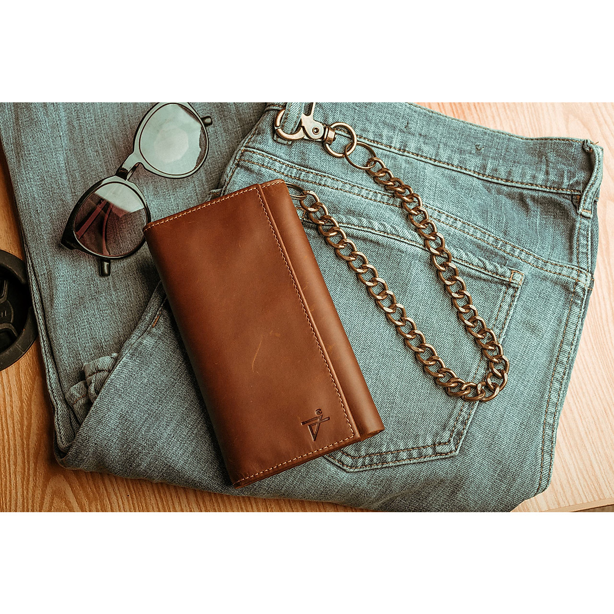 RFID Blocking Mens Tri-fold Long Style Cowhide Leather Chain Wallet Designed in the USA (vintage Brown)