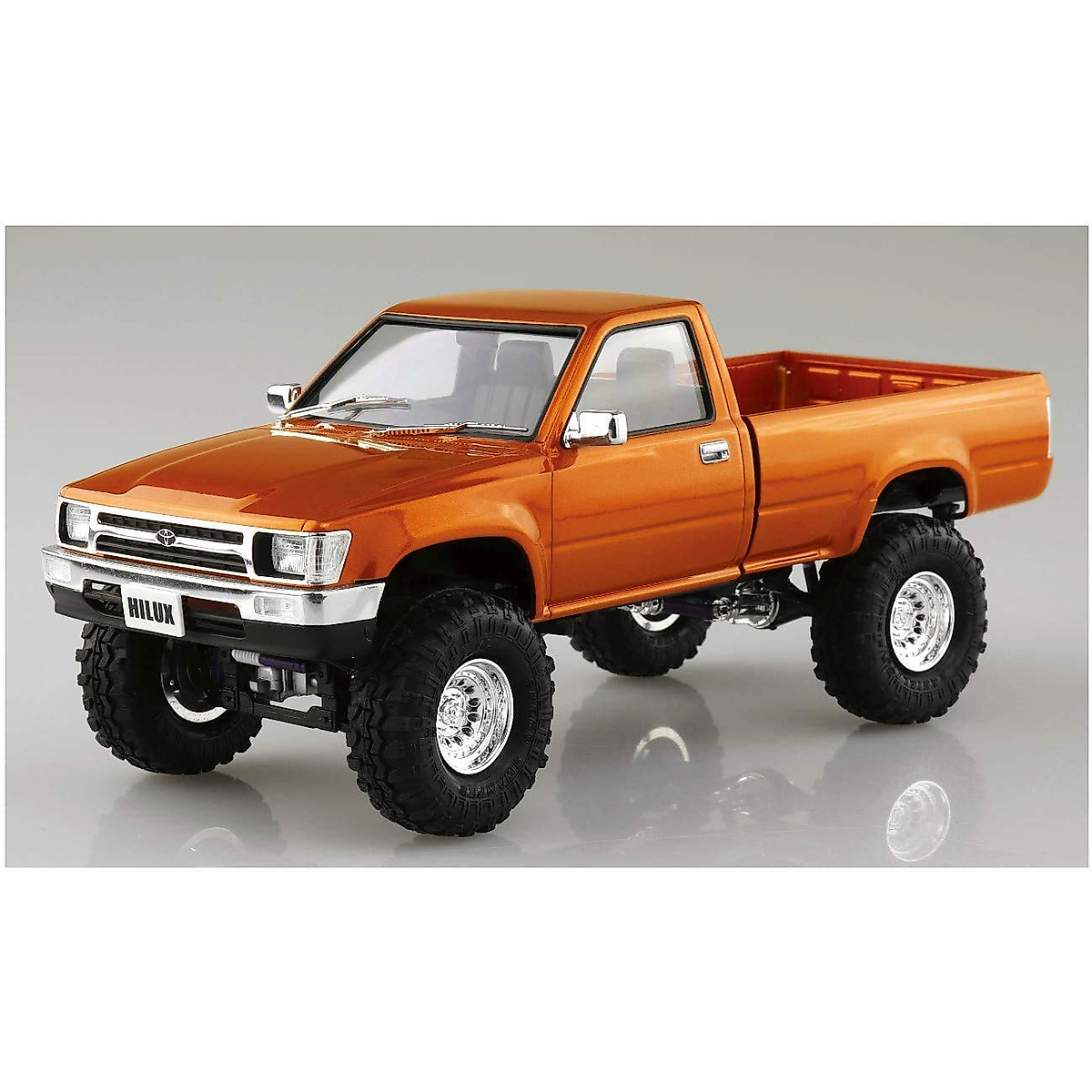 Aoshima Toyota RN80 Hilux Long Bed Liftup ’95 1:24 Scale Model Kit