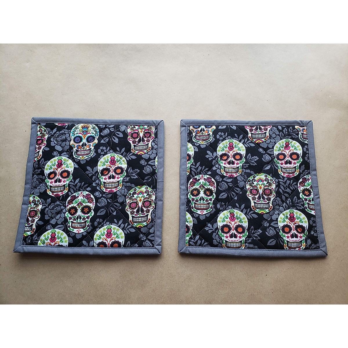 Sugar Skull Themed Potholders Set of 2 Pair Día de Muertos Kitchen Linens Day of the Dead Home Decor Quilted Hot Pads Insulated Trivets Black Grey Halloween Gifts Under 20 Handmade Pot Holders