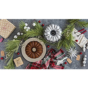 Nordic Ware Original Bundt, 12-Cup, Silver