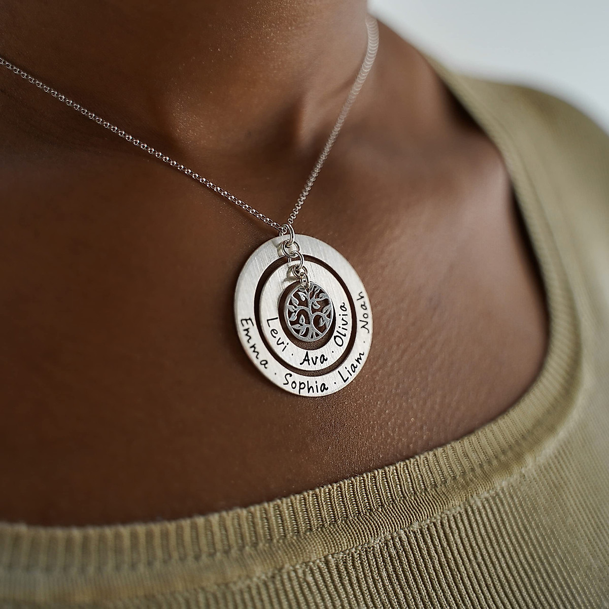 AJ's Collection Personalized My Family Tree Sterling Silver Grandma Necklace. Customize Round Charms. Choice of Sterling Silver Chain. Gift Idea for Grandmother and Moms. Family Tree.