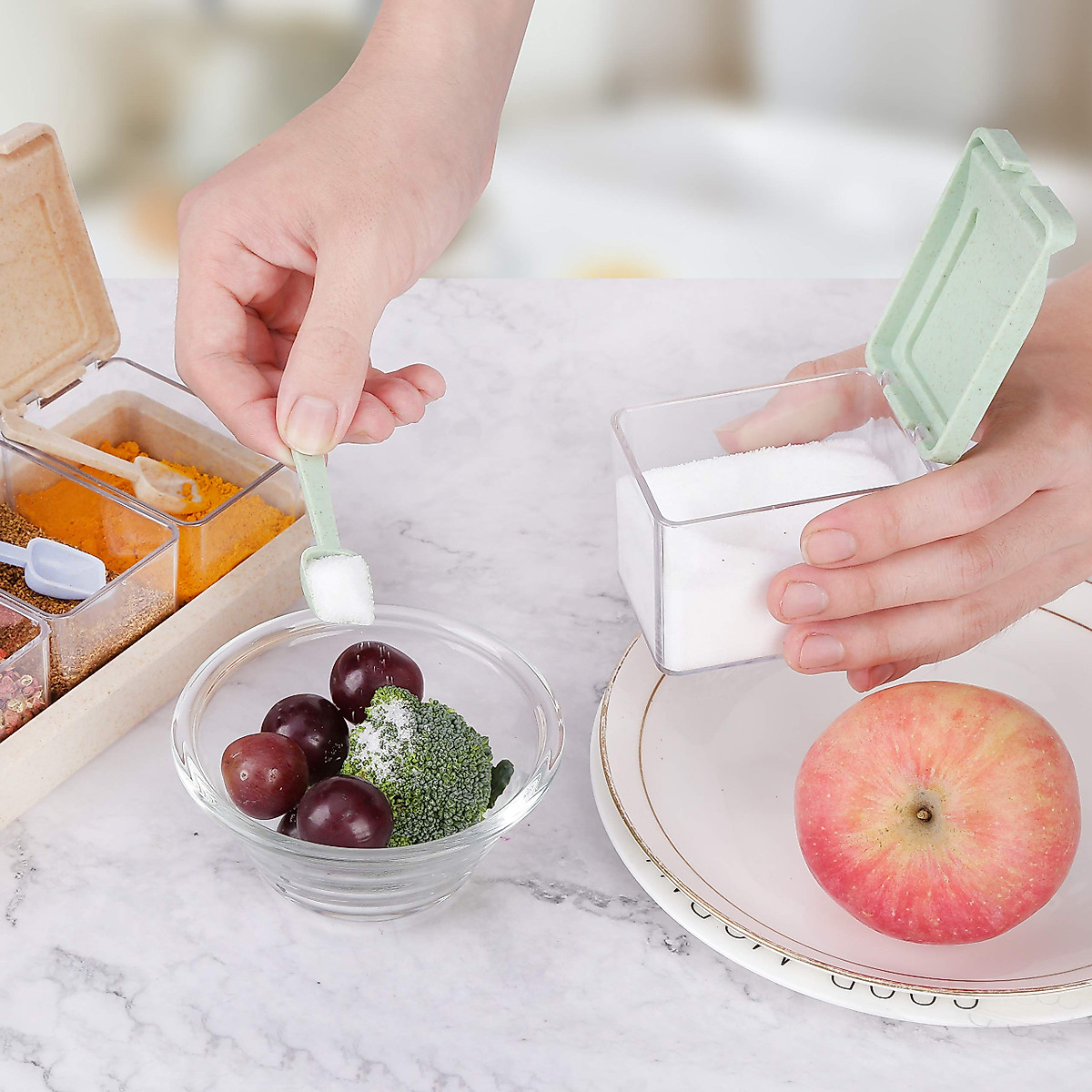 Latauar Clear Seasoning Box and Container with Cover and Spoon, Four Compartment Spice Shaker Jars and Pots, Condiment Cruet Bottle and Storage Organizer Kitchen Supplies, 24×8.6×10.2 cm