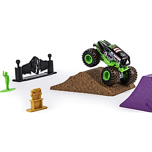 Monster Jam, Grave Digger Monster Dirt Deluxe Set, Featuring 16oz of Monster Dirt and Official 1:64 Scale Die-Cast Monster Jam Truck