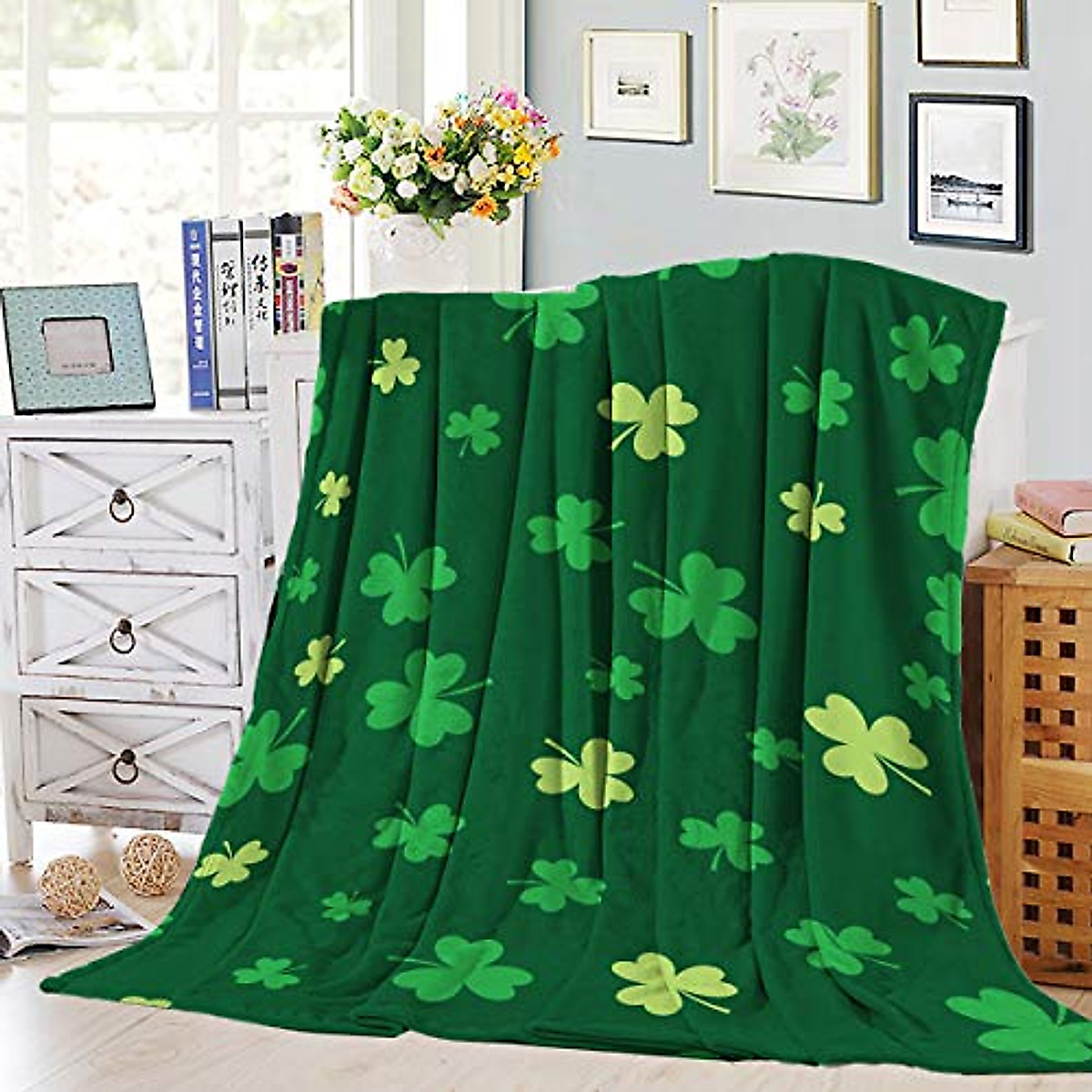 DoremiHome St. Patrick's Day Throw Blanket 40x50 inches Soft Cozy Plush Bed Blanket Fuzzy Throw for Sofa Couch, Lap TV Blanket Comfort Caring Gift - Green Lucky Shamrocks Irish Clover