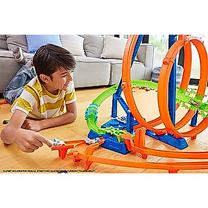 Hot Wheels Track Set, Epic Crash Dash with 5 Crash Zones, Motorized Booster and 1 Hot Wheels 1:64 Scale Toy Car, Easy Storage