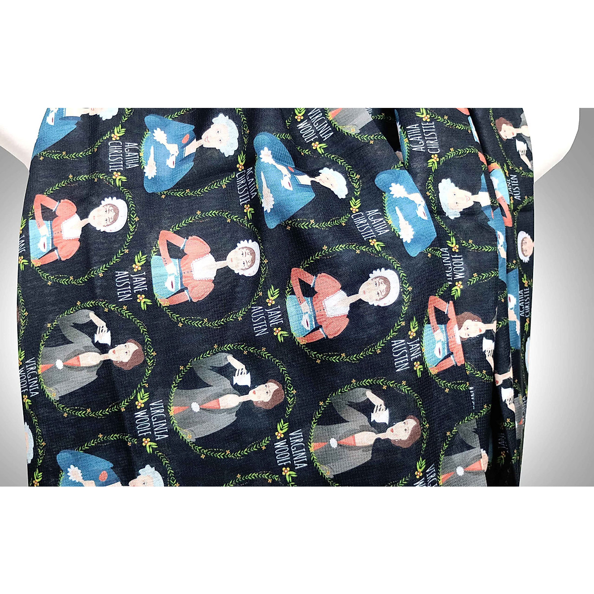 Di Capanni British writers women black book scarf Virginia Woolf Agatha Christie Jane Austen Pride and Prejudice Mrs Dalloway