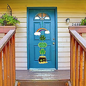 St. Patrick's Day Door Sign St. Patrick's Day Themed Hanging Welcome Sign Irish Hanging Door Decor with Shamrock Leprechaun High Hat Wall Sign Ornament for St. Patrick's Day Decoration