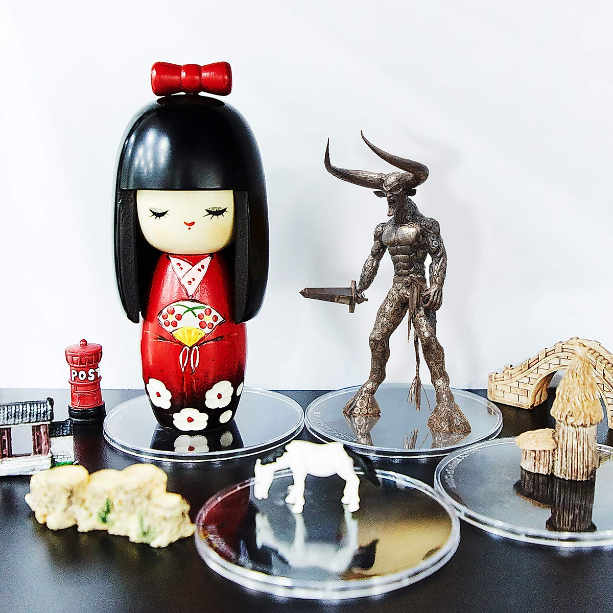 Outus 10 Pieces Plastic Action Figure Display Stands Round Figure Stand Miniature Bases for 6 - 8 Inches Figures (White)