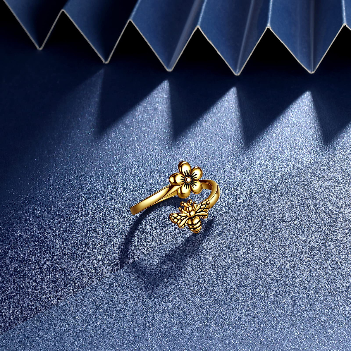 beautlace Honey Bee and Flower Adjustable Ring 18K Gold Plated Daisy Flower Bee Open Ring Jewelry Gift for Women Wife Daughter Mom KR0030Y