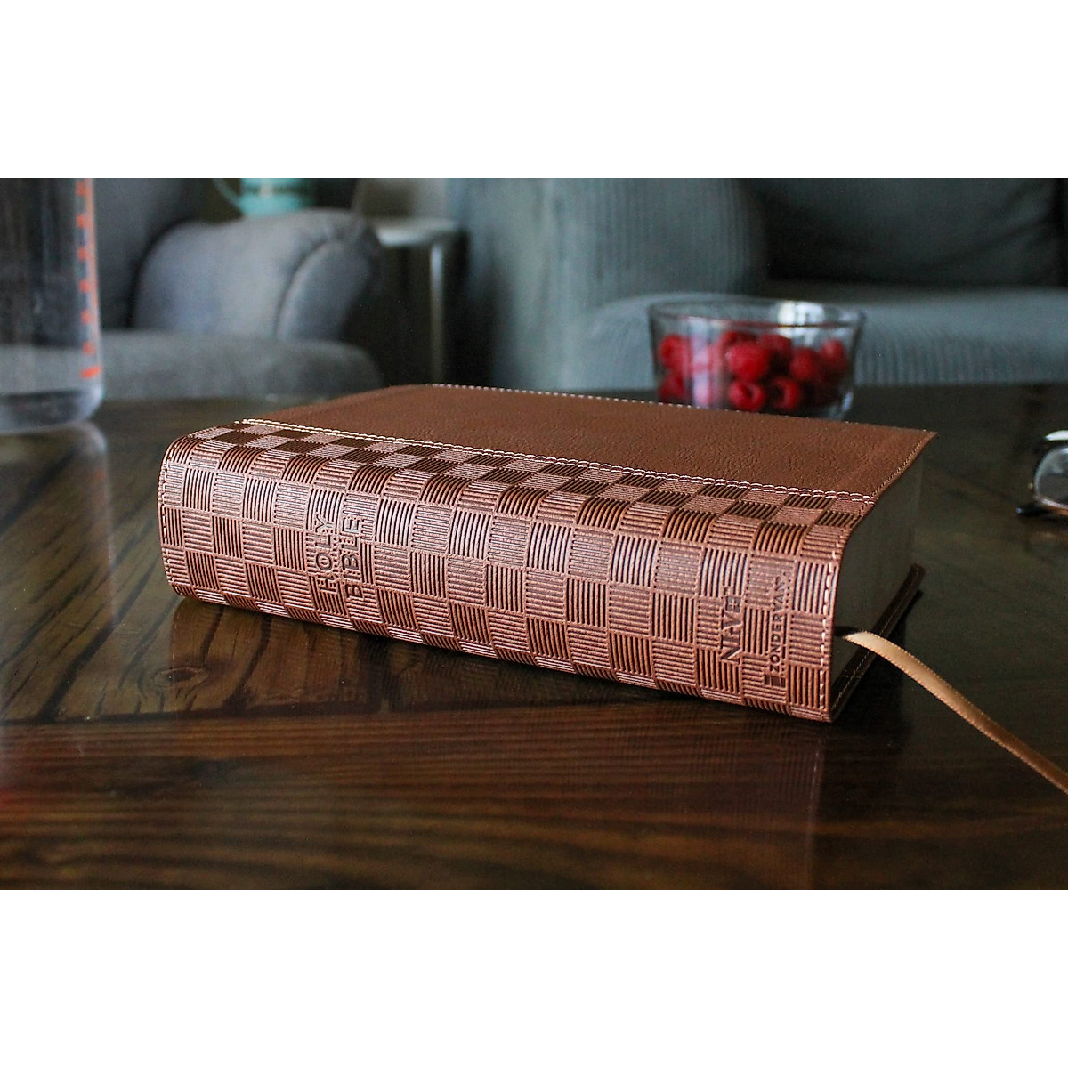 NIrV, Giant Print Compact Bible, Leathersoft, Brown, Comfort Print