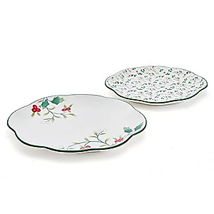 Pfaltzgraff Winterberry Holiday Set of 2 Serving Plates, 10 Inch and 12 Inch, Multicolored