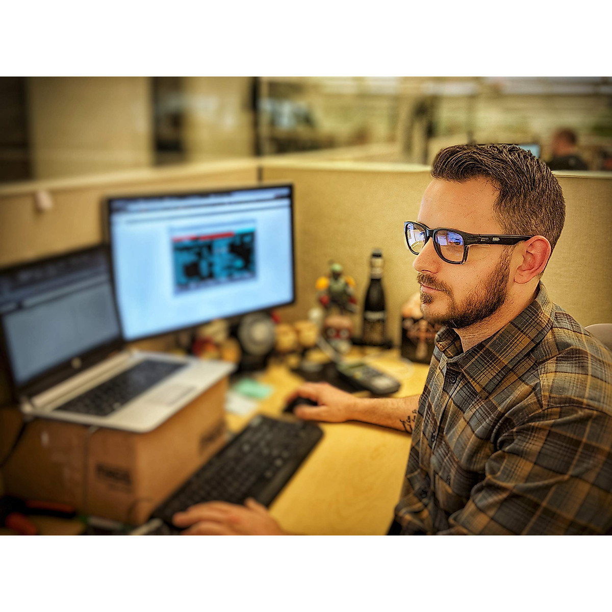 MAGID ANSI Z87+ Performance Anti-Fog Safety Glasses with Side Shields, Scratch-Resistant, Comfortable & Stylish, Cloth Case Included, Clear Lens, Y50 Iconic Design, Y50BKAFC (1 Pair)