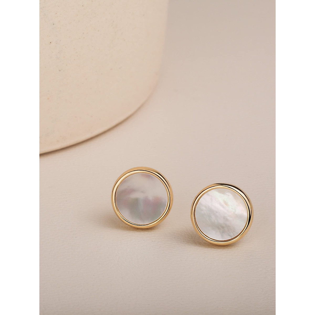 S.Leaf Minimalism Mother of Pearl Stud Earrings Sterling Silver Round Disc Stud Earrings for Women (yellow gold)