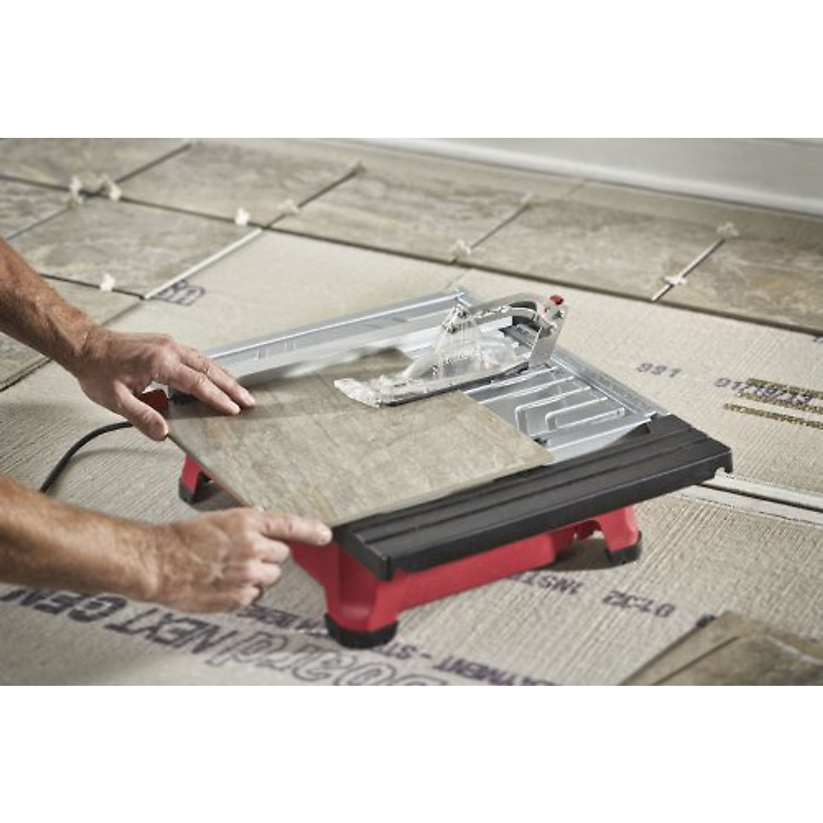 Skil 3550-02 7-Inch Wet Tile Saw with HydroLock Water Containment System
