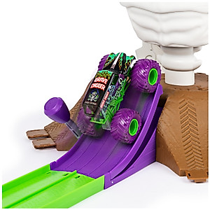 Monster Jam, Grim Takedown Playset with Lights and Sounds, Featuring Exclusive 1:64 Scale Die-Cast Grave Digger Monster Truck