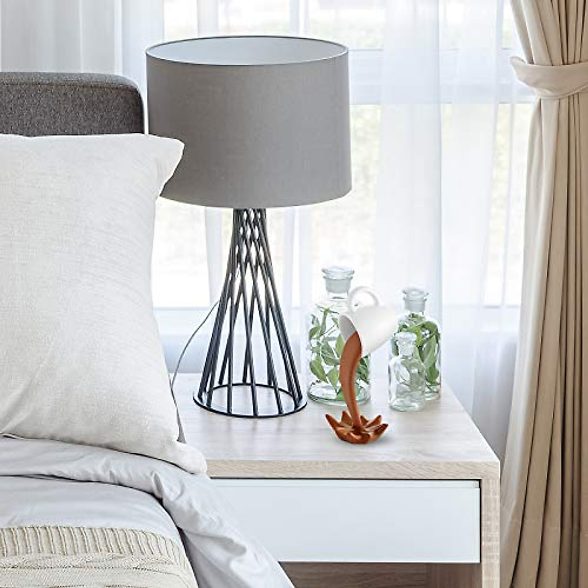 Jetec Floating Coffee Cup Sculpture Decoration Spilling Coffee Cup Sculpture Plastic Pouring Coffee Mugs Pouring Splash Coffee Cup Kitchen Decor for Family Friend Coffee Lover (Brown)