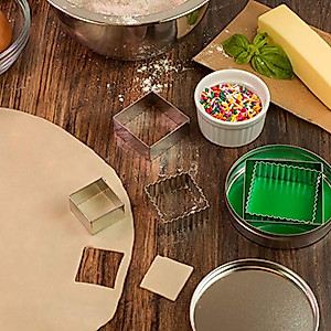 Mrs. Anderson's Baking Cookie and Fondant Cutters, Graduated Crinkle Squares, 5-Piece Set with Storage Tin