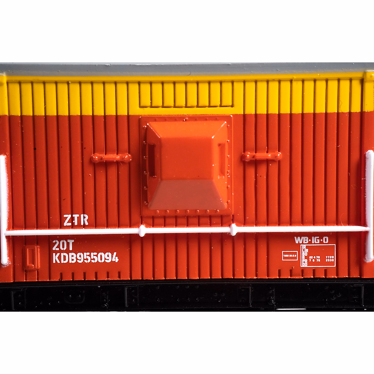 Bachmann Trains - British Brake Van Track Cleaning CAR - Signal & Telegraph #KDB955094 with International Style Hook & Loop couplers - HO Scale (74901)