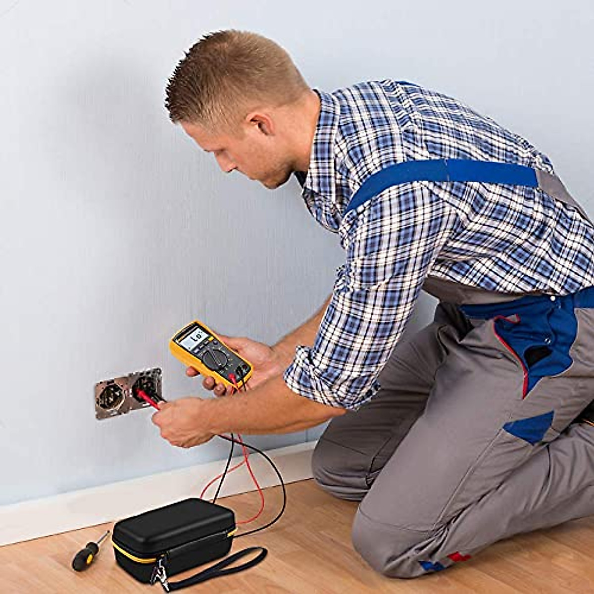 Comecase Hard Case for Fluke 117/115/116 Electricians True RMS Digital Multimeter, Protective Carrying Storage Bag with Accessories Mesh Pocket