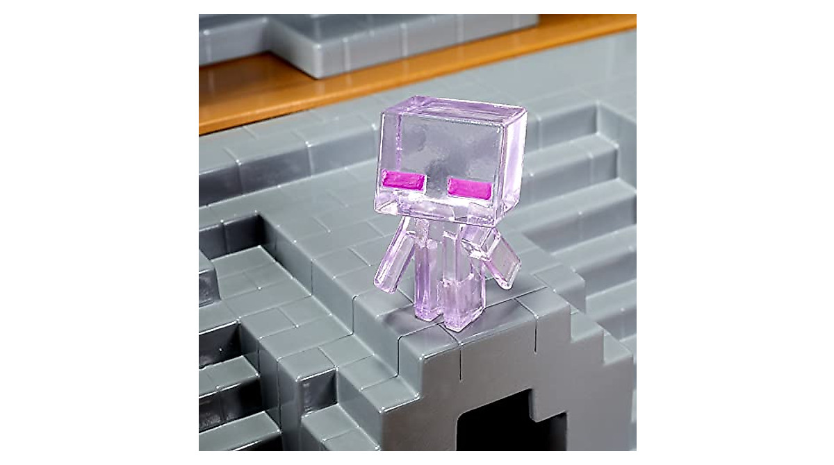 Minecraft Collector Chest with Exclusive Mini Figure - Mattel