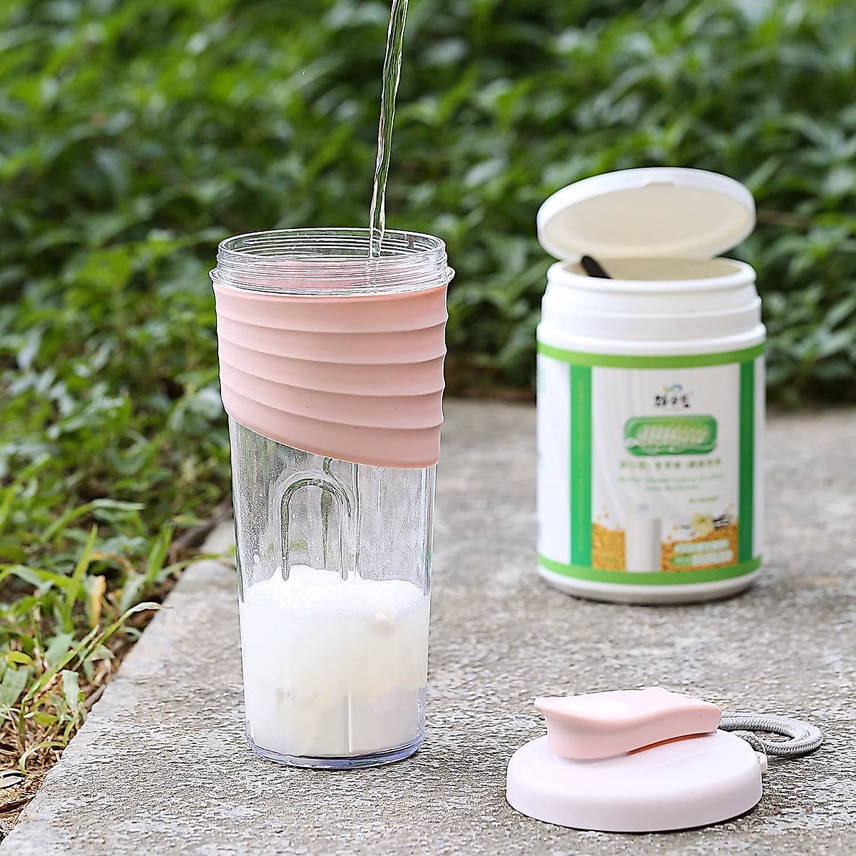 Kuoleopa Shaker Bottle for Protein Mixes，24 oz，Protein Shaker Bottles with Whisk Ball, Mixer Bottle, Protein Bottle,Portable Pre Workout Whey Protein Drink Shaker Cup，Pink