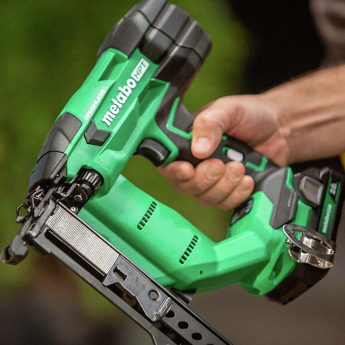 Metabo HPT 18V MultiVolt™ Cordless Stapler Kit | 1/4-Inch 18-Ga Narrow Crown | Accepts 1/2-Inch up to 1-1/2-Inch 18-Ga 1/4-Inch Staples | Includes 18V 2.0Ah Battery | Lifetime Tool Warranty | N1804DA