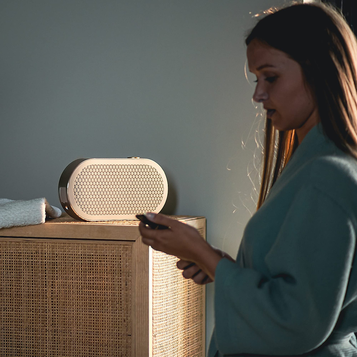 DALI Katch G2 Portable Bluetooth Speaker (Caramel White)