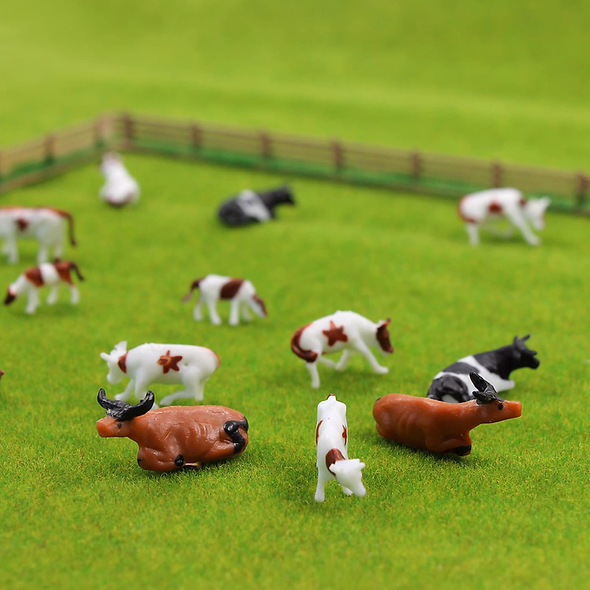 10Pcs Fairy Artificial Grass Miniature, Artificial Garden Grass Diorama Supplies, 6 x 6 Inches Miniature Artificial Craft Grass Plastic Grass Mat Crafts Dollhouse DIY Grass Garden Miniatures