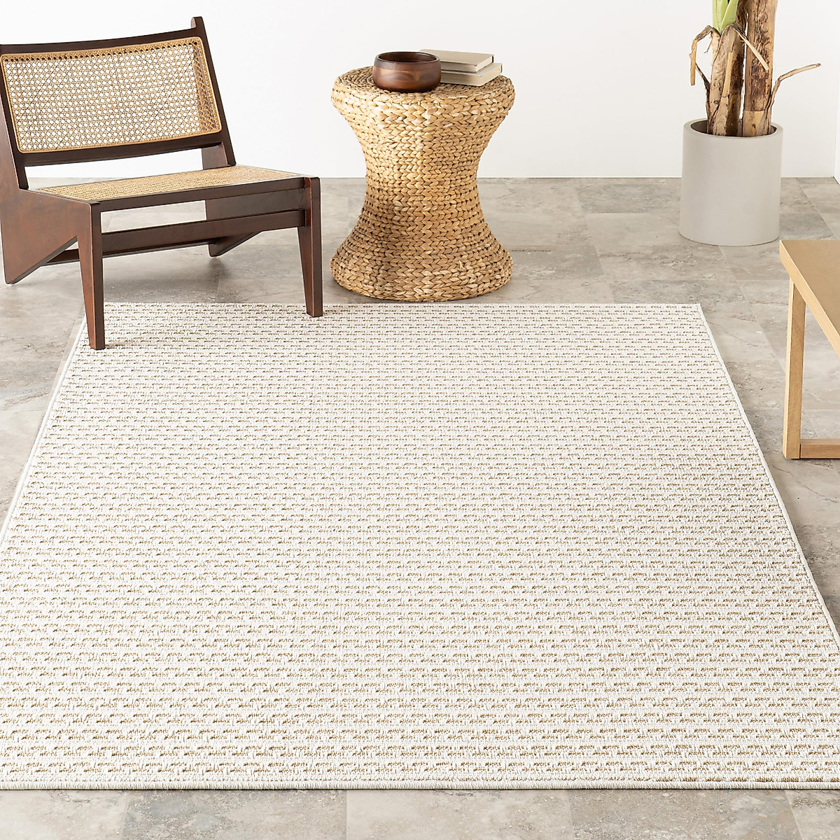 nuLOOM 4' x 6' Plush Indoor/Outdoor Area Rug, UV-Resistant, Long Loop Construction, Oeko-TEX Certified, Paito, Balcony, Jaylani Neutral