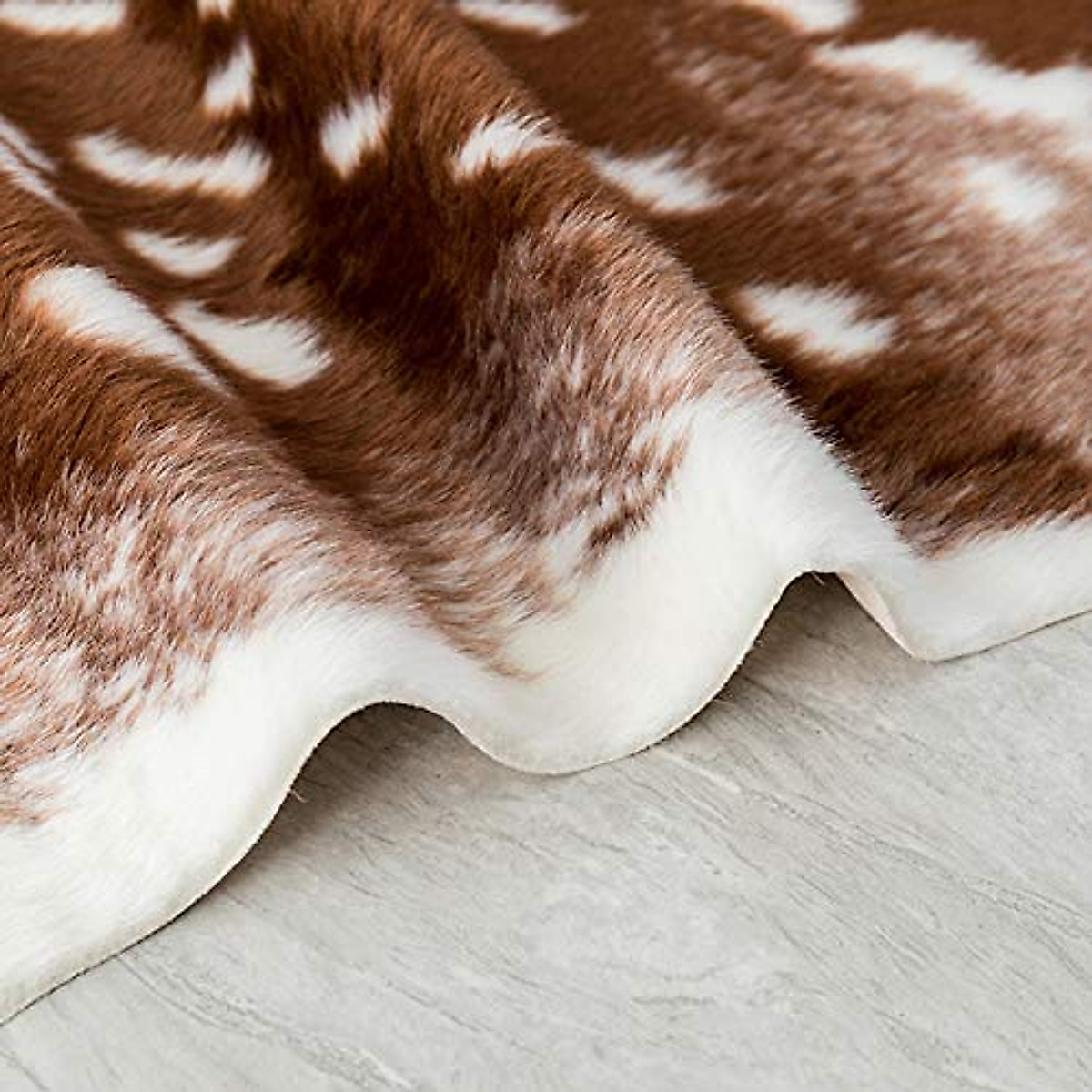 Faux Deer Rug Cowhide Rug Animal Rug Deer Print Rug Faux Cow Hide Western Area Rug Sika Deer Animals Mat Carpet for Home Living Room(5x6ft)