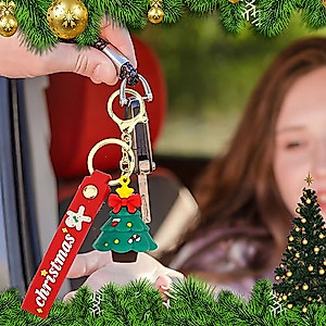 Amaxiu Christmas Keychain, Cute Christmas Tree PVC Key Chain Cartoon Xmas Theme Silicone Wristlet Keyring for Girls Women Handbag Schoolbag Pendant Party Decoration (Christmas Tree)