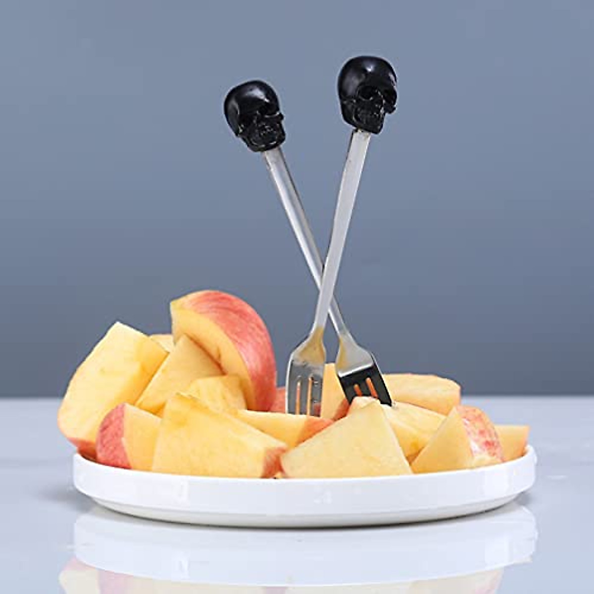 Hemoton 2pcs Salad Fruit Fork Stainless Steel Food Picks Metal Appetizer Sticks Western Salad Forks Black Outfit Dessert Three Prong Forks Black Metal Mixed Fruit Resin Skull Set