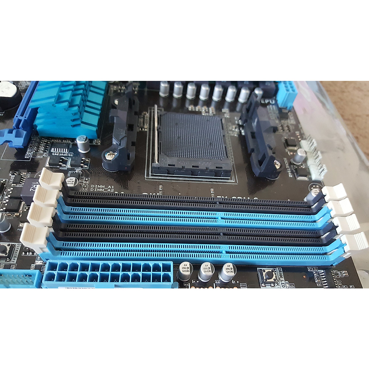 ASUS M5A97 R2.0 AM3+ AMD 970 SATA 6Gb/s USB 3.0 ATX AMD Motherboard