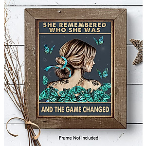 She Remembered Who She Was And The Game Changed - Positive Quotes Wall Decor - Uplifting Inspirational Encouragement Gifts for Women, Teen Girls - Motivational Wall Art - Light Blue Boho Decoration