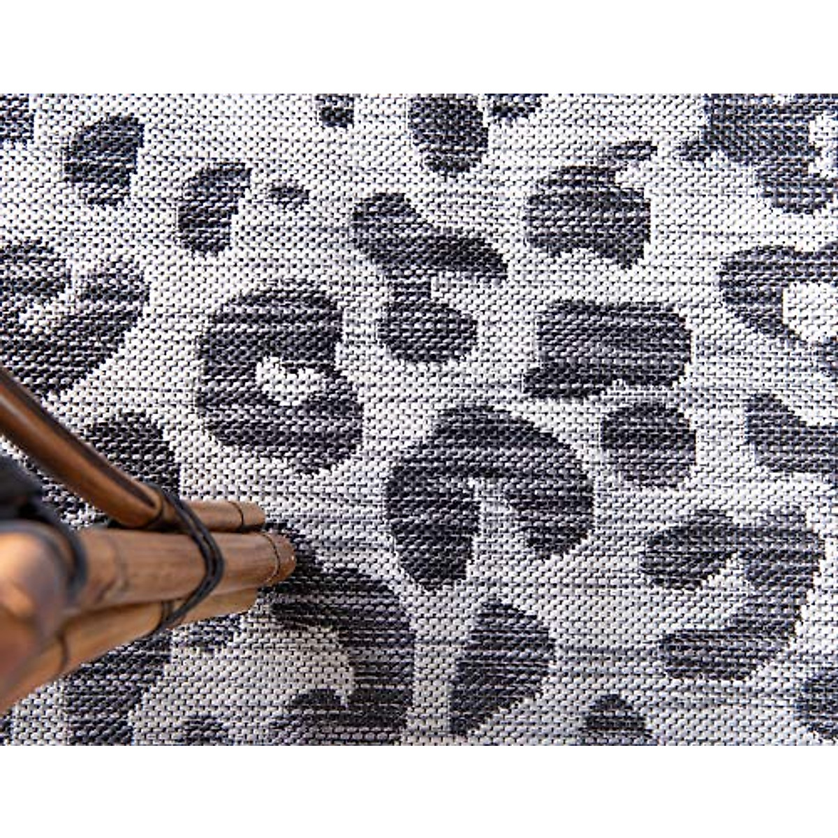 Unique Loom Outdoor Safari Collection Transitional Indoor & Outdoor Wildlife Inspired Animal Print with Leopard Design Area Rug, 4 x 6 ft, Black/Light Gray