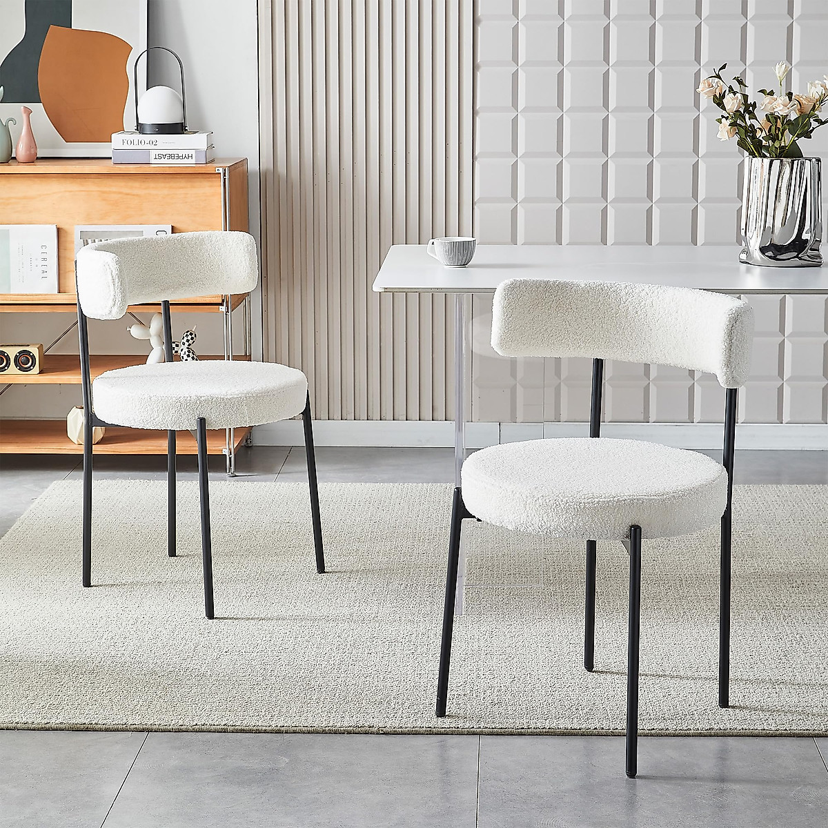 Honyee White Dining Chairs, Modern Dining Chairs Set of 4, Teddy Fleece Round Cushion Dining Room Chairs, Curved Backrest with Black Metal Legs (White, 4Pcs)